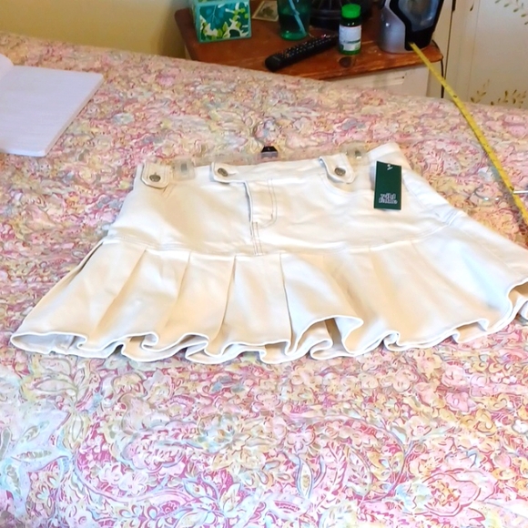 wild fable | Skirts | Wild Fable Size 2 Runs Small More Like A 1 Cream ...